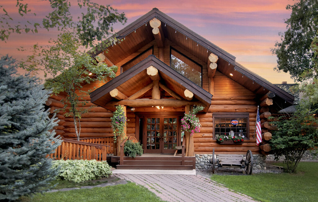 Four Season Rustic Mountain Lodge in North Central Idaho - CoolWorks.com