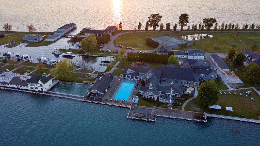 The Old Club - It's an amazing summer getaway - CoolWorks.com