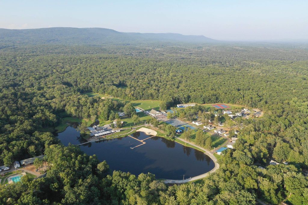 Camp Echo - CoolWorks.com