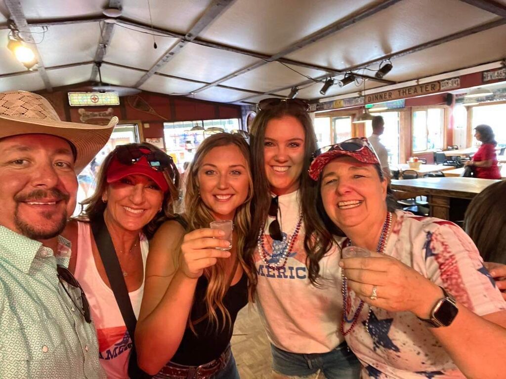 Dog Bar & Grill - Line Cooks - CoolWorks.com