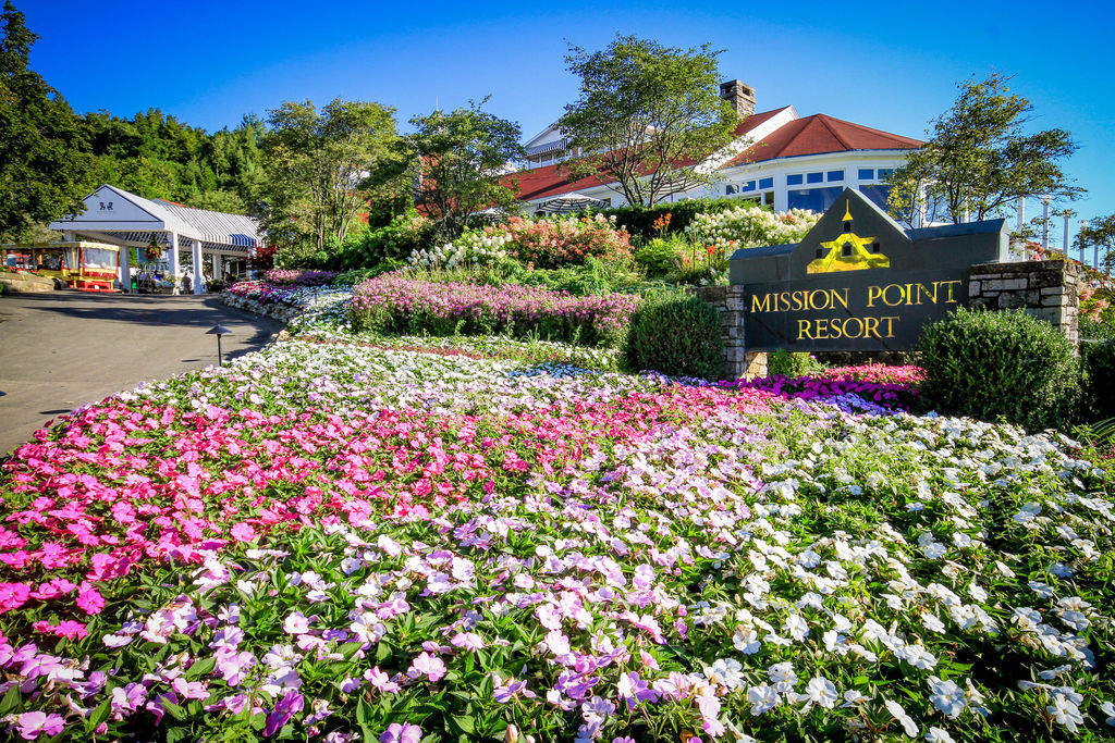 Work at one of Travel + Leisure's Top 10 Resort Hotels in the Midwest ...